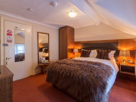 Quarto Duplo Económico, casa de banho anexa | Casa de banho