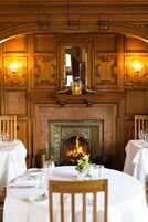 Pequenos-almoços, almoços, jantares servidos, com vista para o oceano 