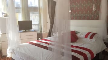 Quarto Duplo ou Twin Familiar, casa de banho privativa | Edredões de penas, com decoração personalizada