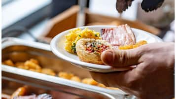 Café da manhã com buffet todos os dias mediante uma taxa