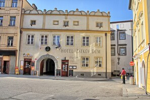 Fachada do alojamento (tarde/noite)