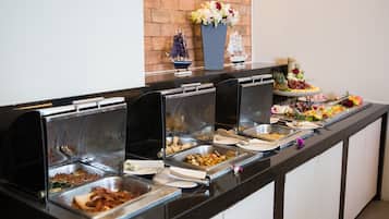 Café da manhã com buffet todos os dias (THB 350 por pessoa)
