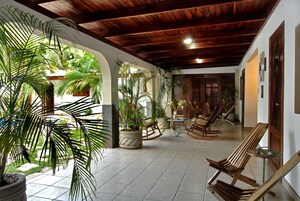 2 piscinas exteriores, guarda-sóis, espreguiçadeiras 