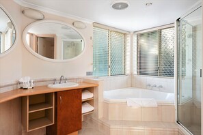 Apartamento Standard, 1 quarto, não fumadores, kitchenette (Studio Spa Twin Apartment) | Duche na casa de banho