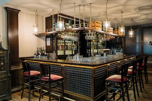 Este bar no lobby do hotel