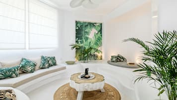 Sea View Diamond Suite, Heated Private Plunge Pool | Sala | Impressoras