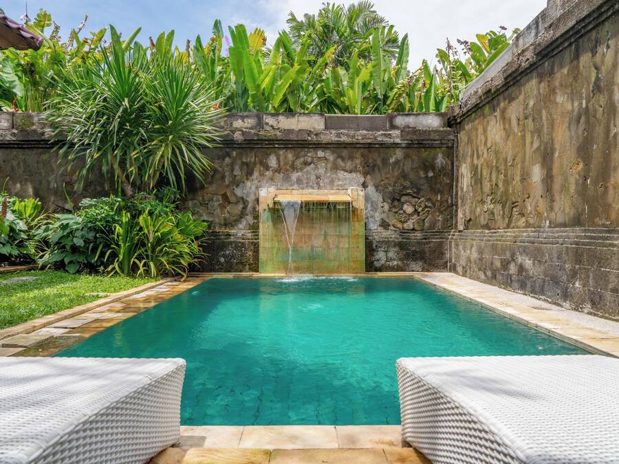 Piscina externa, piscina com cascata