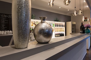 Este bar no lobby do hotel 