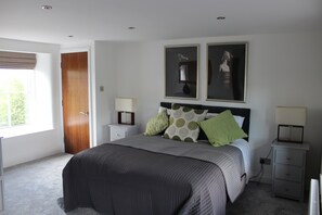 Casa, 6 quartos, varanda, vista para o jardim | 1 quarto, secretária, ferro/tábua de engomar, Wi-fi grátis 