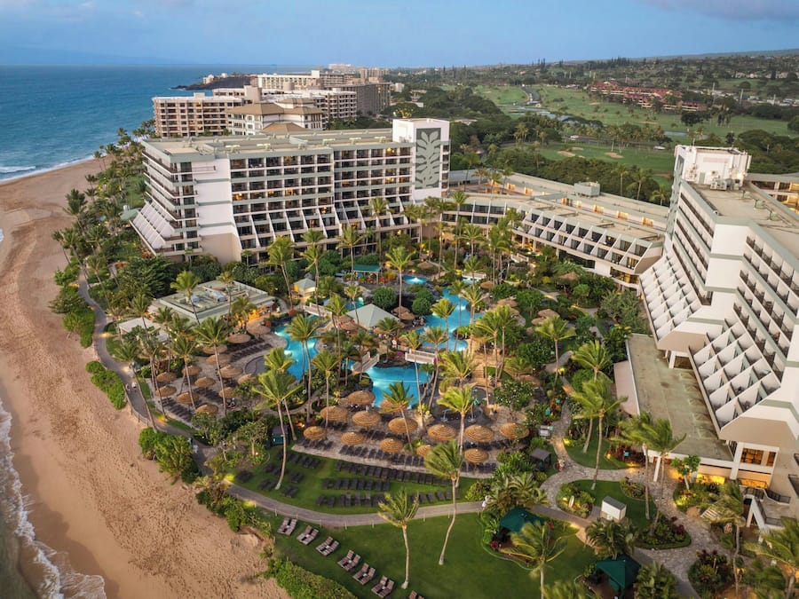 3 piscinas externas, barracas, espreguiçadeiras