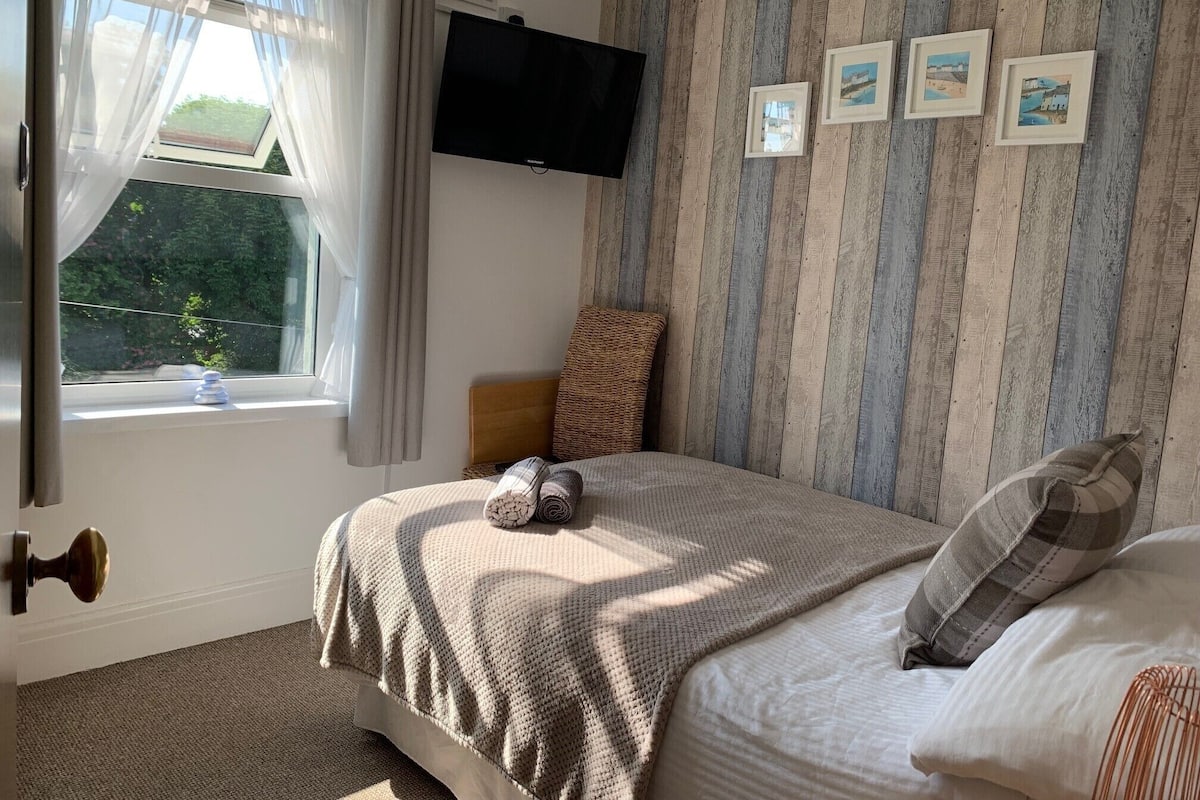 Quarto solteiro superior, banheiro privativo (2nd Floor ) | Wi-Fi de cortesia