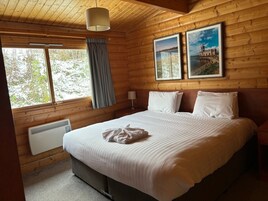 Chalé clássico | Individualmente decorados, individualmente mobiliados, escrivaninha