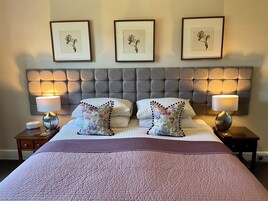 Quarto casal ou duplo superluxo | Roupas de cama premium, cortinas blackout, ferros/tábuas de passar roupa