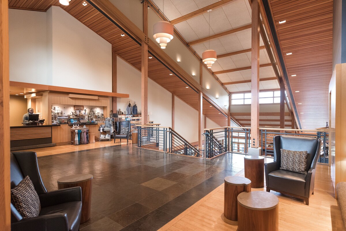 Cedarbrook Lodge Reviews, Deals & Photos 2024 - Expedia