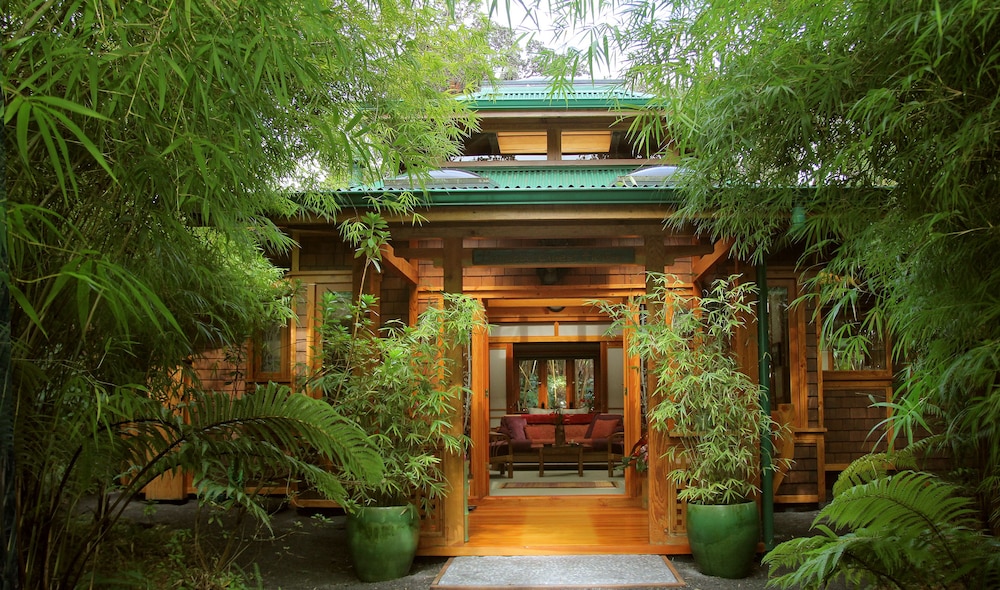 Volcano Rainforest Retreat - Volcano