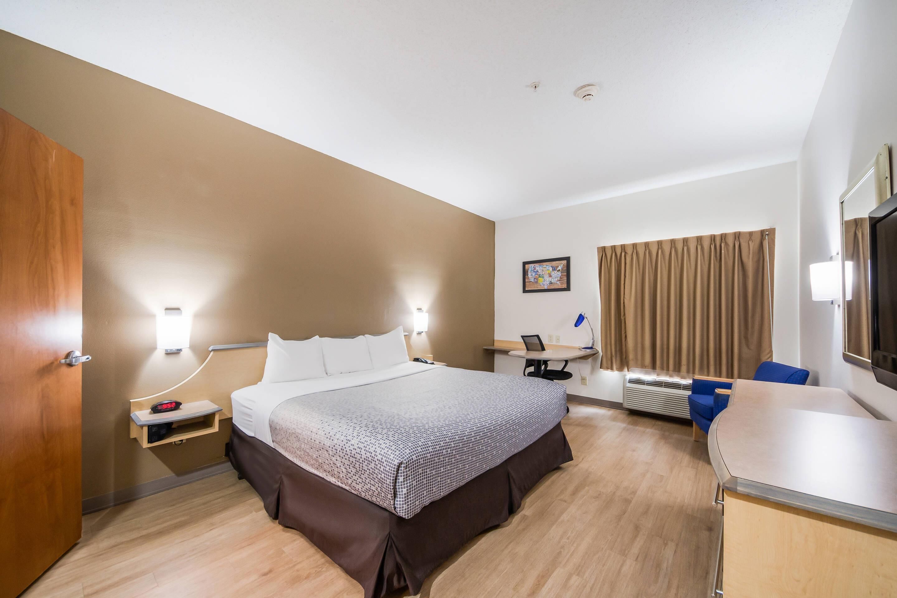 Roupas de cama premium, cofres nos quartos, escrivaninha