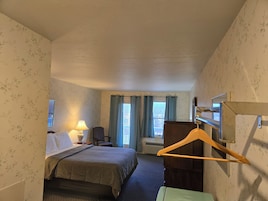 Quarto, 1 cama queen-size | Wi-fi grátis, roupa de cama fornecida