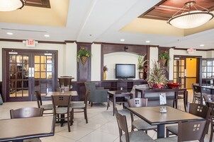 Pequeno-almoço tipo buffet incluído 