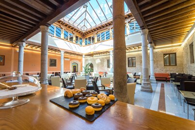 Hotel Palacio San Facundo