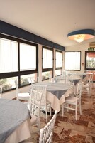 Pequeno-almoço tipo buffet diário incluído