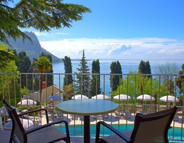 Quarto standard, sacada, vista para o lago | Vista do quarto