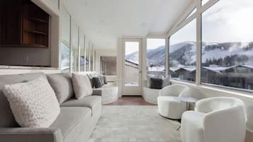 Penthouse Familiar, 4 quartos, terraço, vista para a montanha | Roupa de alta qualidade, camas de colchão Tempur-Pedic, cofre no quarto