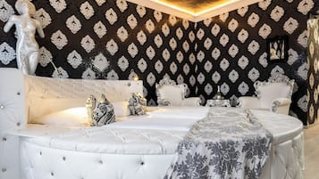 Design Superior Suite | Cofres nos quartos, individualmente decorados, escrivaninha