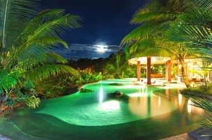 Bar junto à piscina