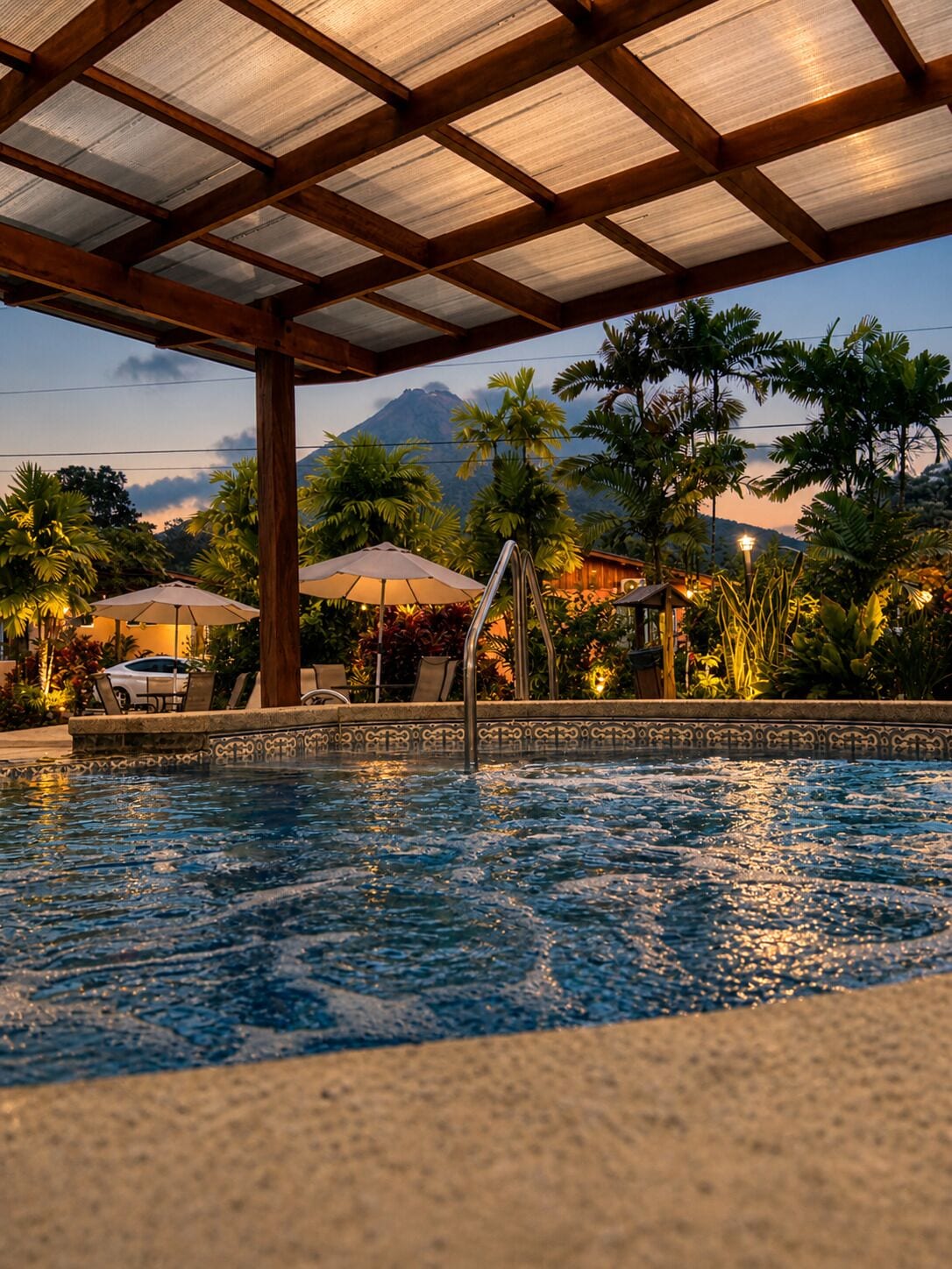 Piscina interna, piscina externa, espreguiçadeiras
