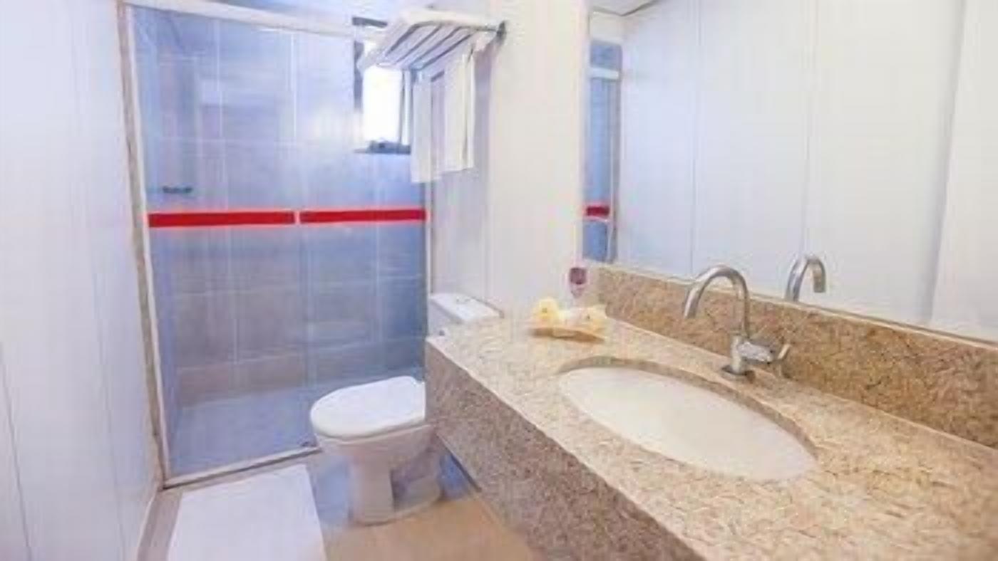 Casa de banho | Um polibã, artigos de higiene pessoal grátis, um secador de cabelo 