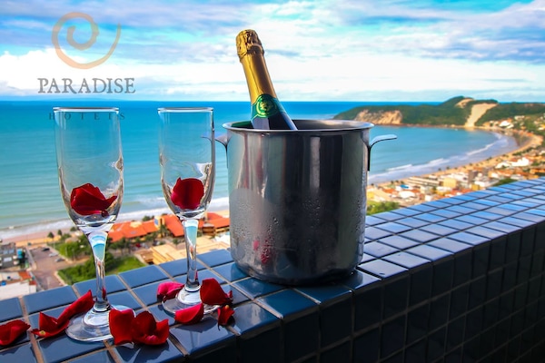 Quarto Triplo Superior, várias camas, varanda, vista para o oceano | Vista do quarto