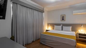 Quarto casal luxo, 1 cama Queen, para não fumantes | Roupas de cama premium, edredons de pluma, camas com colchões pillow-top
