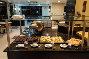 Café da manhã com buffet todos os dias (BRL 30 por pessoa) 