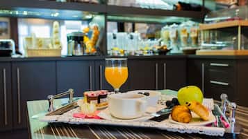 Café da manhã continental todos os dias (EUR 12 por pessoa)