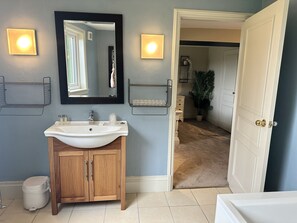 Quarto Duplo Deluxe, casa de banho anexa | Casa de banho