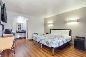 Quarto Standard, 1 cama king-size, não fumadores, frigorífico | Wi-fi grátis, roupa de cama fornecida 