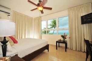 Quarto Premium, 1 cama king-size | Cofre no quarto, secretária, ferro/tábua de engomar, Wi-fi grátis 