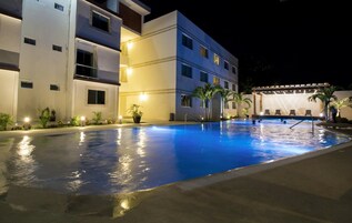 Piscina exterior, da(s) 09:00 à(s) 22:00, toldos gratuitos, guarda-sóis 