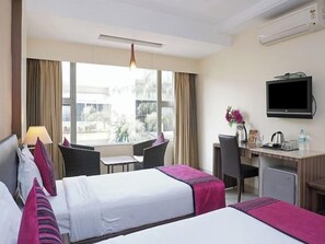 Quarto Twin Executivo | Minibar, cofre no quarto, secretária, quartos insonorizados 