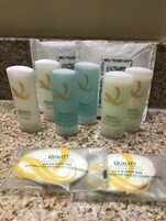 Chuveiro/banheira combinados, produtos de toalete grátis