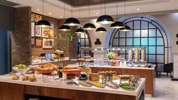 2 restaurantes, pequenos-almoços servidos