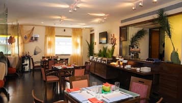 2 bares/lounges, este pub, este pub