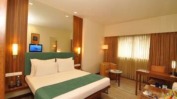 Junior Suite | Roupa de alta qualidade, minibar, cofre no quarto, secretária