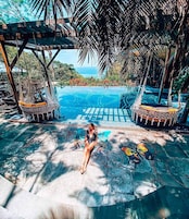 2 piscinas exteriores, toldos gratuitos, guarda-sóis