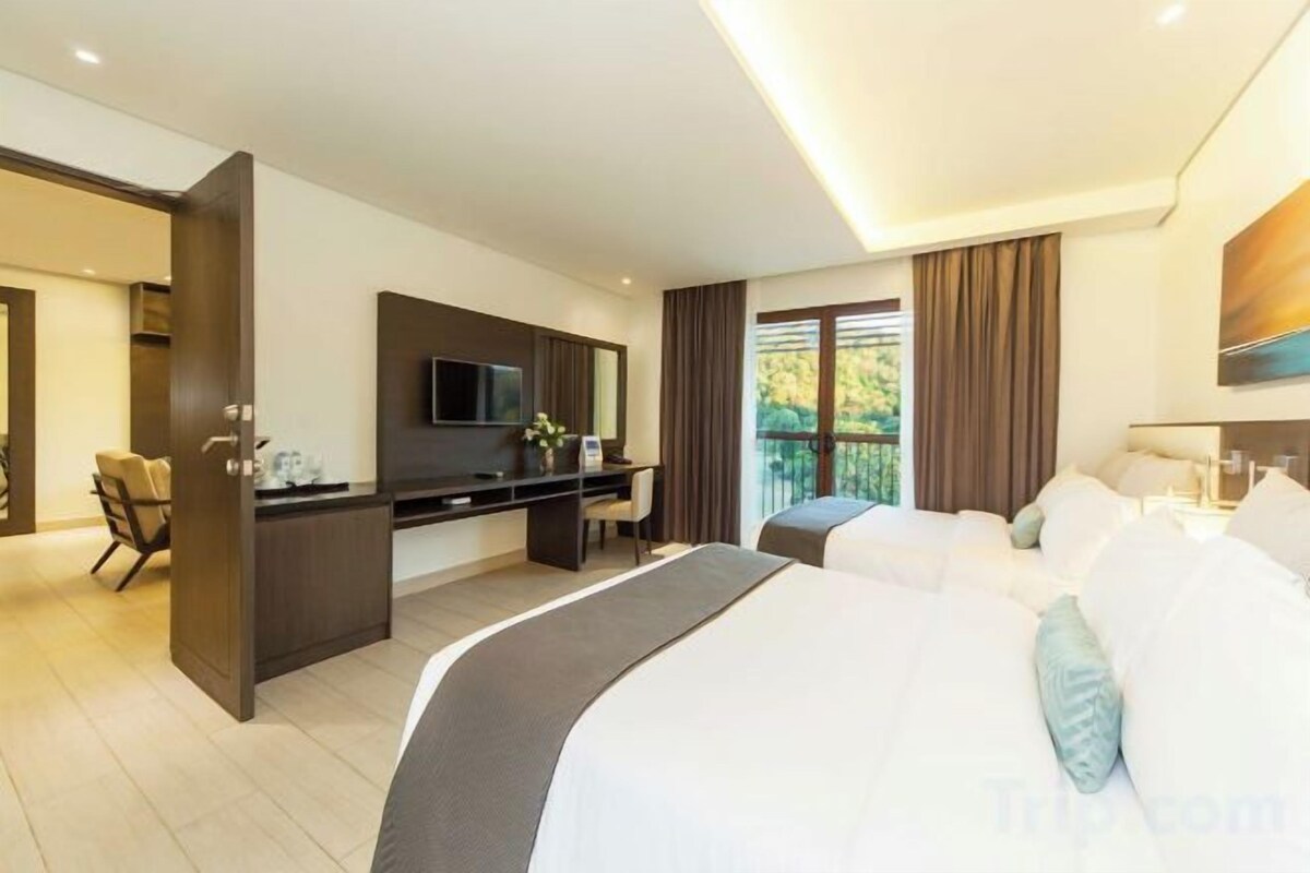Roupa de alta qualidade, edredões de penas, minibar, cofre no quarto 