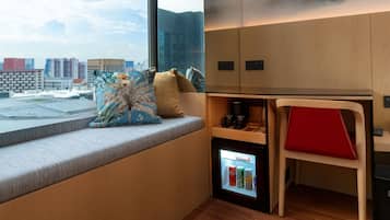Roupas de cama premium, cofres nos quartos, escrivaninha