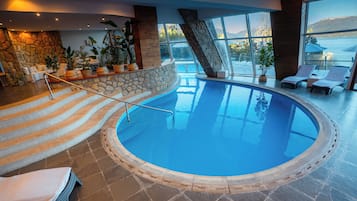 Piscina interior, piscina exterior