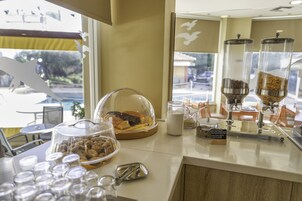 Pequeno-almoço tipo buffet diário (8 EUR por pessoa) 