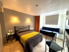 Quarto Standard | Cofre no quarto, secretária, Wi-fi grátis, roupa de cama fornecida 