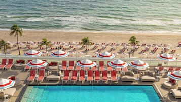 2 piscinas exteriores, da(s) 8:00 à(s) 19:00, guarda-sóis